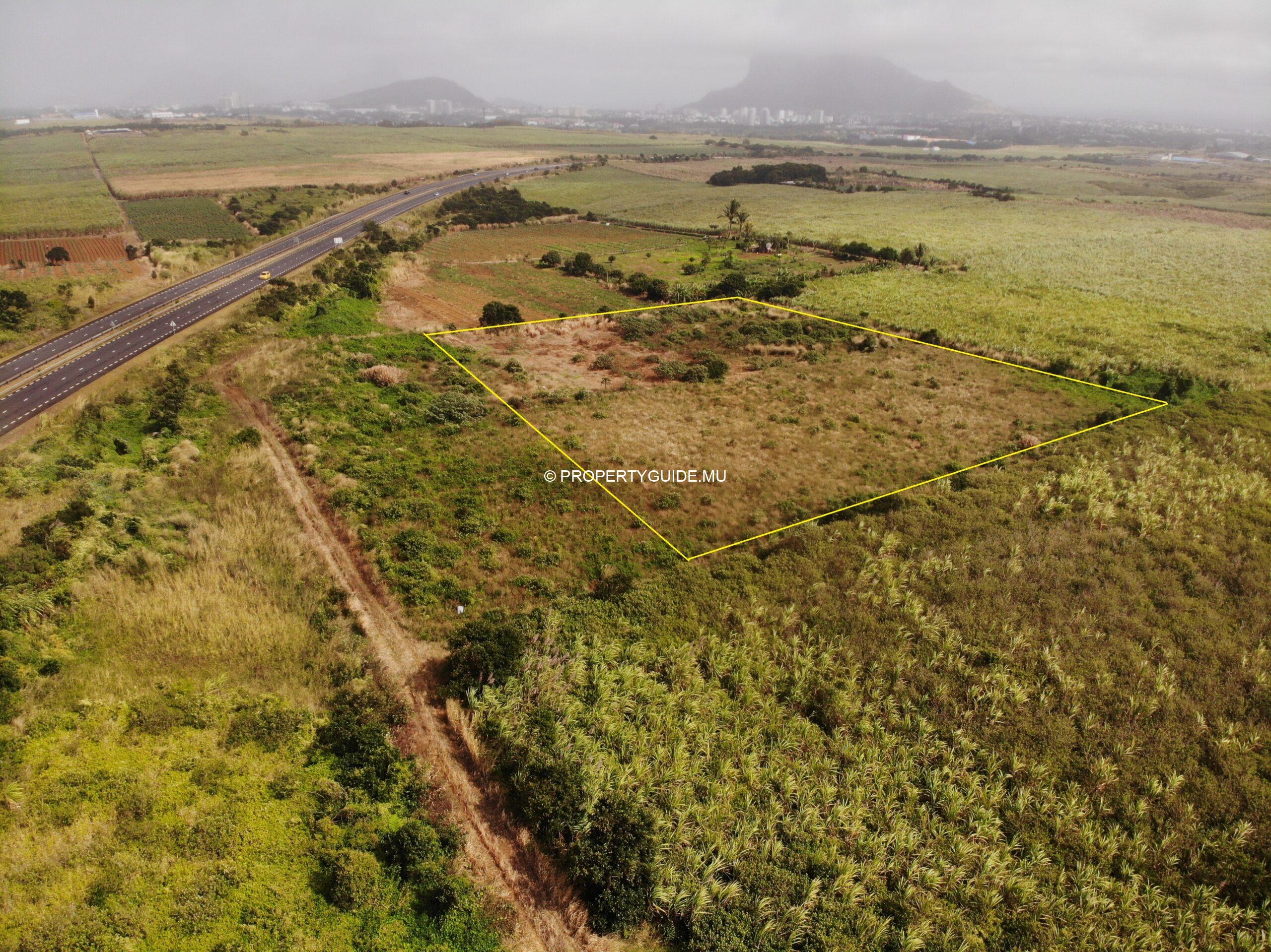 Plot of 1.85 arpents in Petit Camp – propertyguide.mu